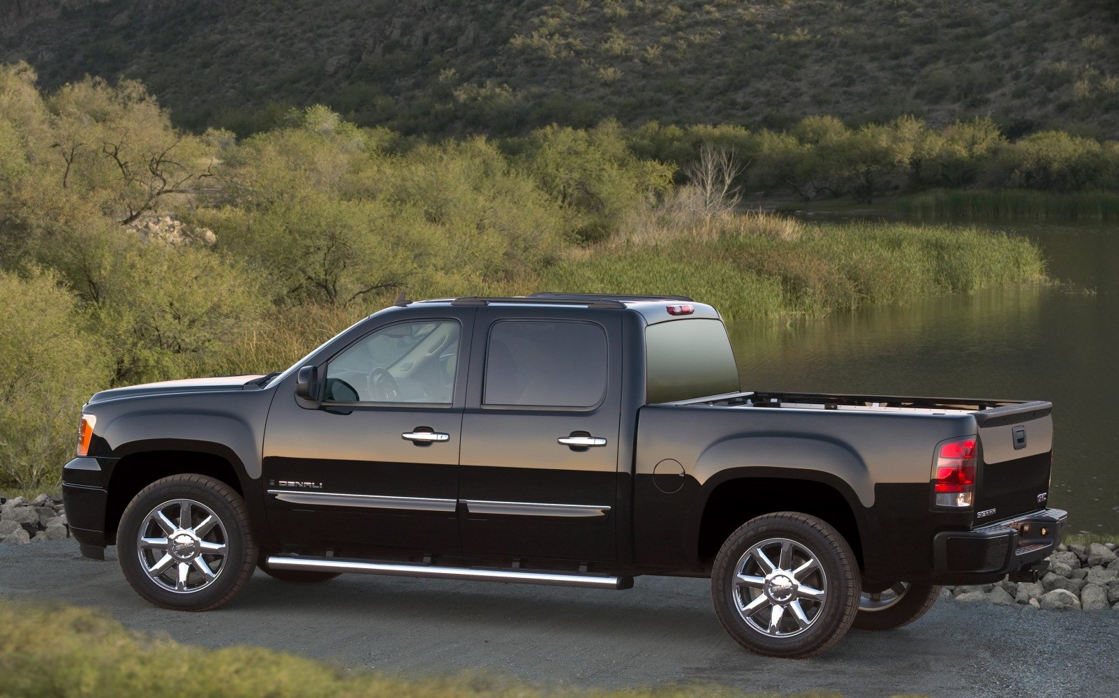 GMC Sierra 1500 III (GMT900) Crew Cab Short Box 5.3 Vortec V8 (315 Hp ...